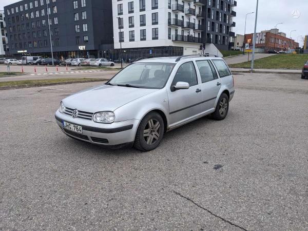 Pelēks Volkswagen Golf 2002 Viļņa, ar dzinēja tilpumu 1.60 L un nobraukumu 288 tūkst. km par 1100 €, foto 1 vietnē AUTOMOTO.COM.LV