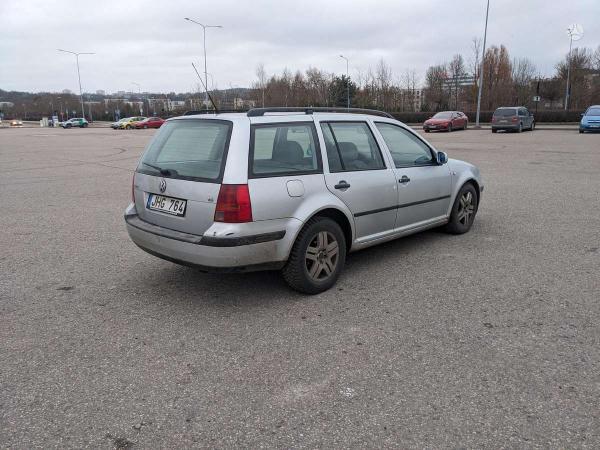 Pelēks Volkswagen Golf 2002 Viļņa, ar dzinēja tilpumu 1.60 L un nobraukumu 288 tūkst. km par 1100 €, foto 2 vietnē AUTOMOTO.COM.LV