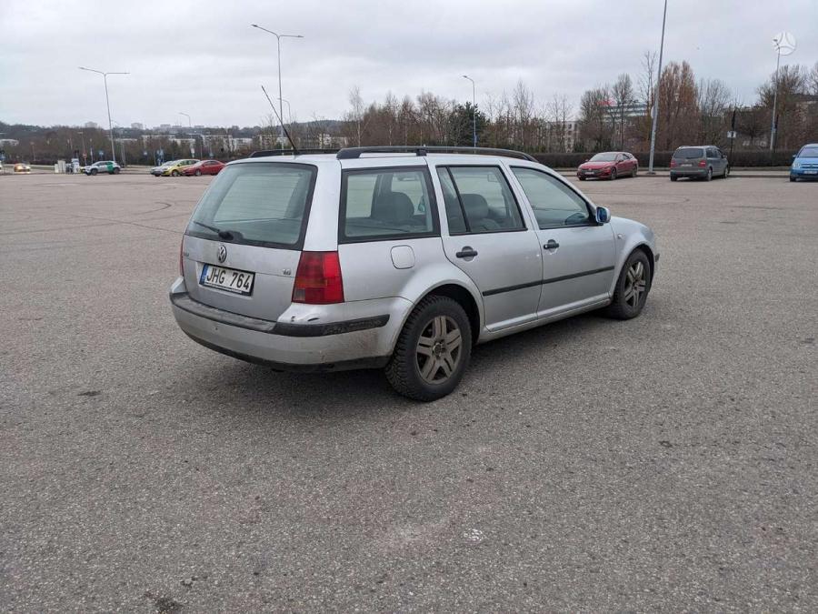 Pelēks Volkswagen Golf 2002 Viļņa, ar dzinēja tilpumu 1.60 L un nobraukumu 288 tūkst. km par 1100 €, foto 2 vietnē AUTOMOTO.COM.LV