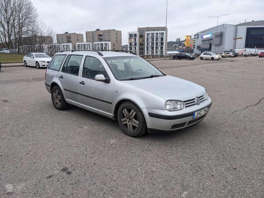 Pelēks Volkswagen Golf 2002 Viļņa, ar dzinēja tilpumu 1.60 L un nobraukumu 288 tūkst. km par 1100 €, foto 3 vietnē AUTOMOTO.COM.LV