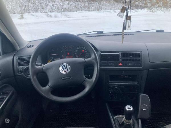 Pelēks Volkswagen Golf 2002 Pakruojis, ar dzinēja tilpumu 1.90 L un nobraukumu 298 tūkst. km par 2200 €, foto 4 vietnē AUTOMOTO.COM.LV