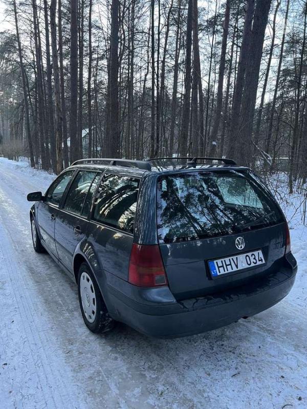 Pelēks Volkswagen Golf 2002 Viļņa, ar dzinēja tilpumu 0.00 L un nobraukumu 320 tūkst. km par 1495 €, foto 5 vietnē AUTOMOTO.COM.LV