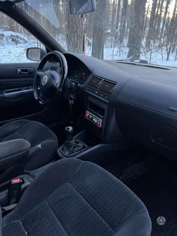 Pelēks Volkswagen Golf 2002 Viļņa, ar dzinēja tilpumu 0.00 L un nobraukumu 320 tūkst. km par 1495 €, foto 8 vietnē AUTOMOTO.COM.LV