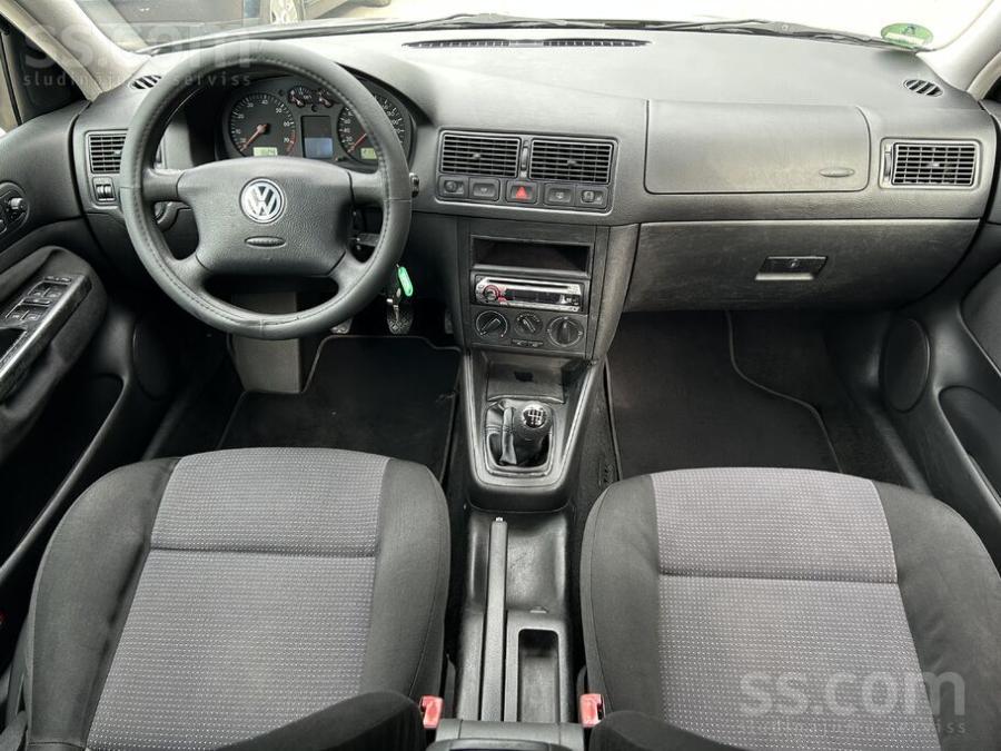 Pelēks Volkswagen Golf 2002 Limbaži, ar dzinēja tilpumu 1.60 L un nobraukumu 218 tūkst. km par 2850 €, foto 10 vietnē AUTOMOTO.COM.LV