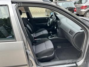 Pelēks Volkswagen Golf 2002 Limbaži, ar dzinēja tilpumu 1.60 L un nobraukumu 218 tūkst. km par 2850 €, foto 11 vietnē AUTOMOTO.COM.LV