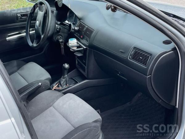 Grey Volkswagen Golf 2002 in Daugavpils, with an engine capacity of 1.90 L and mileage of 0 thousand km for 2250 €, photo 6 on AUTOMOTO.COM.LV