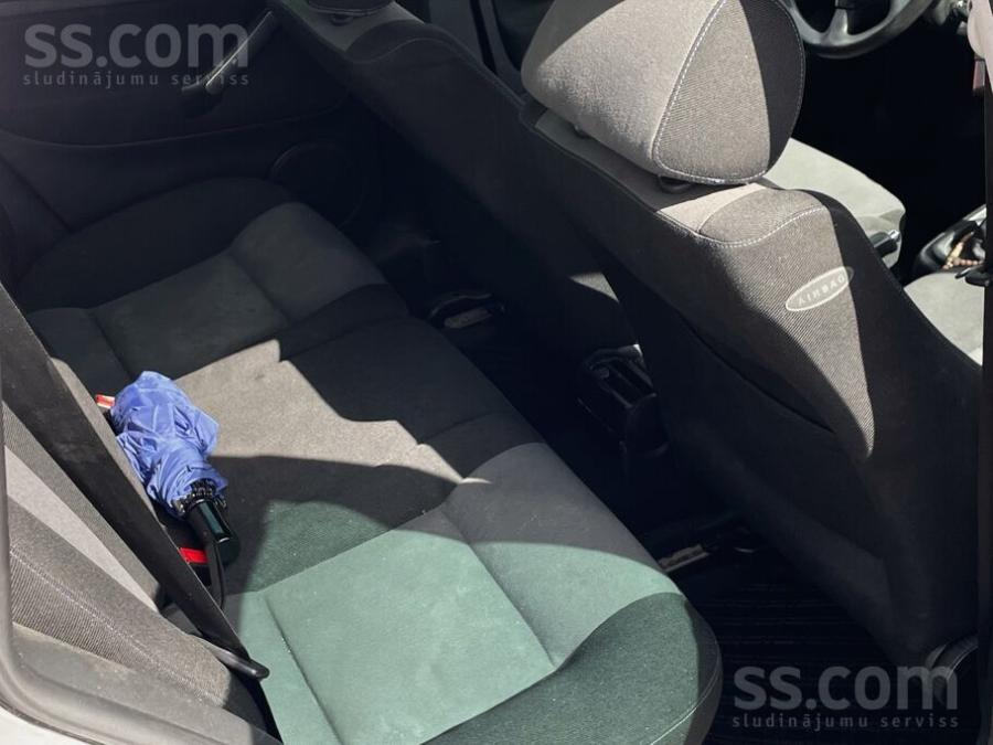 Grey Volkswagen Golf 2002 in Daugavpils, with an engine capacity of 1.90 L and mileage of 0 thousand km for 2250 €, photo 8 on AUTOMOTO.COM.LV