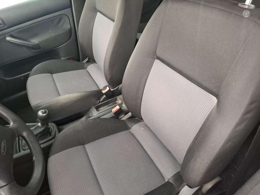 Pelēks Volkswagen Golf 2002 Utena, ar dzinēja tilpumu 1.90 L un nobraukumu 240 tūkst. km par 1700 €, foto 13 vietnē AUTOMOTO.COM.LV