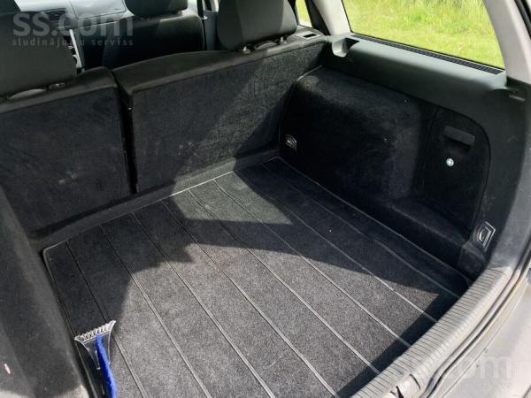 Grey Volkswagen Golf 2002 in Jelgava, with an engine capacity of 1.90 L and mileage of 239 thousand km for 1300 €, photo 9 on AUTOMOTO.COM.LV