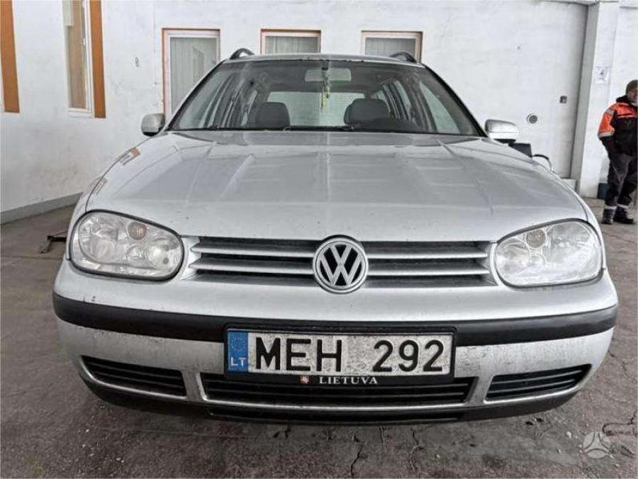Pelēks Volkswagen Golf 2003 Viļņa, ar dzinēja tilpumu 1.90 L un nobraukumu 370 tūkst. km par 1600 €, foto 3 vietnē AUTOMOTO.COM.LV