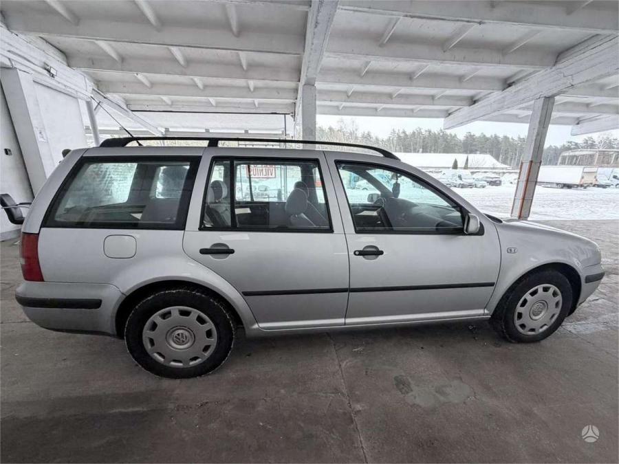Pelēks Volkswagen Golf 2003 Viļņa, ar dzinēja tilpumu 1.90 L un nobraukumu 370 tūkst. km par 1600 €, foto 5 vietnē AUTOMOTO.COM.LV