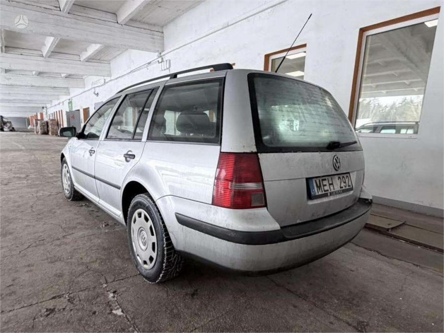 Pelēks Volkswagen Golf 2003 Viļņa, ar dzinēja tilpumu 1.90 L un nobraukumu 370 tūkst. km par 1600 €, foto 6 vietnē AUTOMOTO.COM.LV