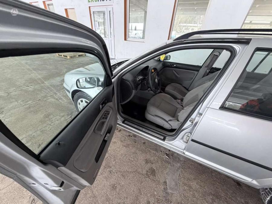 Pelēks Volkswagen Golf 2003 Viļņa, ar dzinēja tilpumu 1.90 L un nobraukumu 370 tūkst. km par 1600 €, foto 11 vietnē AUTOMOTO.COM.LV