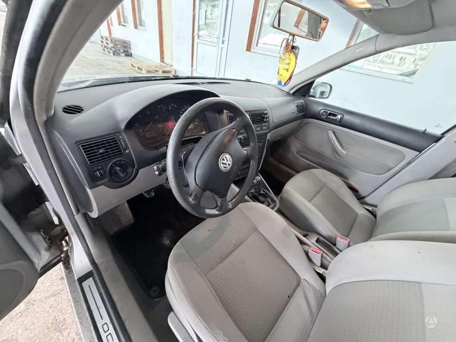Pelēks Volkswagen Golf 2003 Viļņa, ar dzinēja tilpumu 1.90 L un nobraukumu 370 tūkst. km par 1600 €, foto 12 vietnē AUTOMOTO.COM.LV