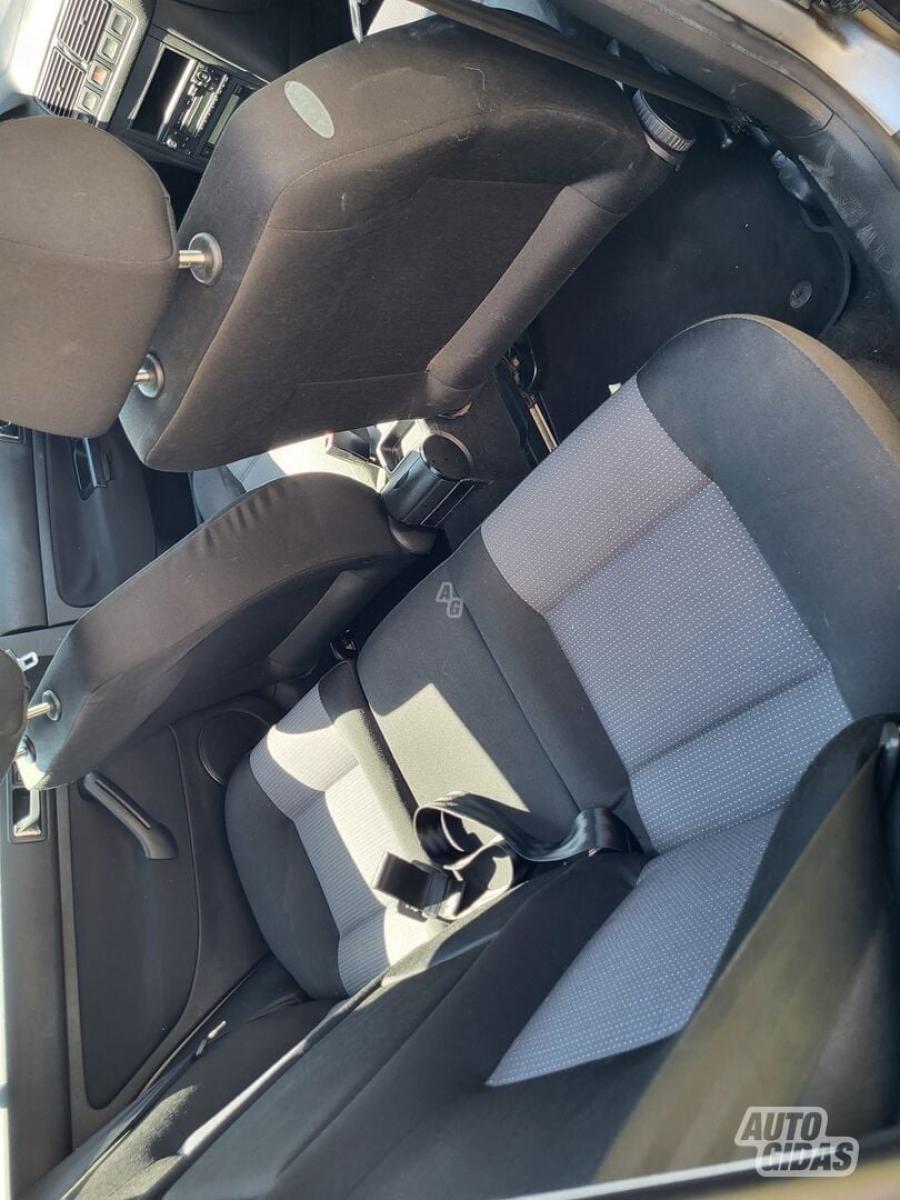 Grey Volkswagen Golf 2003 in Vilkaviskis, with an engine capacity of 1.60 L and mileage of 157 thousand km for 1100 €, photo 10 on AUTOMOTO.COM.LV