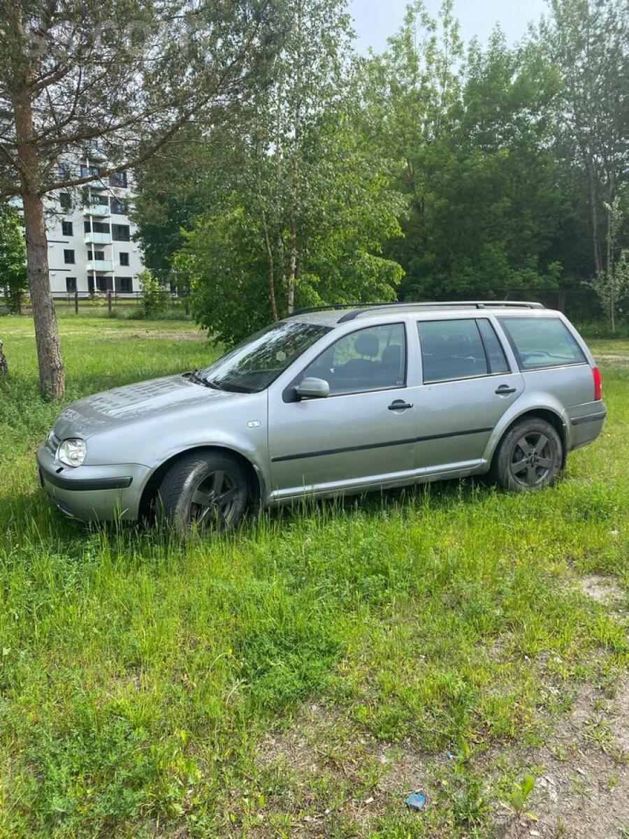 Pelēks Volkswagen Golf 2003 Rīga, ar dzinēja tilpumu 1.60 L un nobraukumu 256 tūkst. km par 1200 €, foto 3 vietnē AUTOMOTO.COM.LV