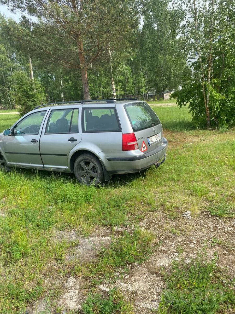 Pelēks Volkswagen Golf 2003 Rīga, ar dzinēja tilpumu 1.60 L un nobraukumu 256 tūkst. km par 1200 €, foto 4 vietnē AUTOMOTO.COM.LV
