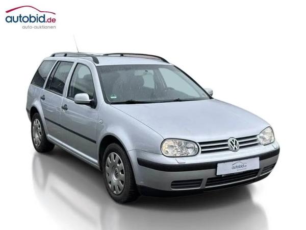 Pelēks Volkswagen Golf 2003 Limbaži, ar dzinēja tilpumu 1.60 L un nobraukumu 223 tūkst. km par 3150 €, foto 3 vietnē AUTOMOTO.COM.LV