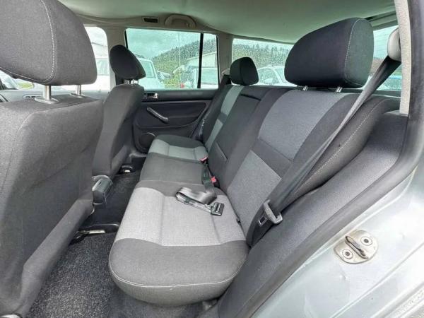 Pelēks Volkswagen Golf 2003 Limbaži, ar dzinēja tilpumu 1.60 L un nobraukumu 223 tūkst. km par 3150 €, foto 8 vietnē AUTOMOTO.COM.LV
