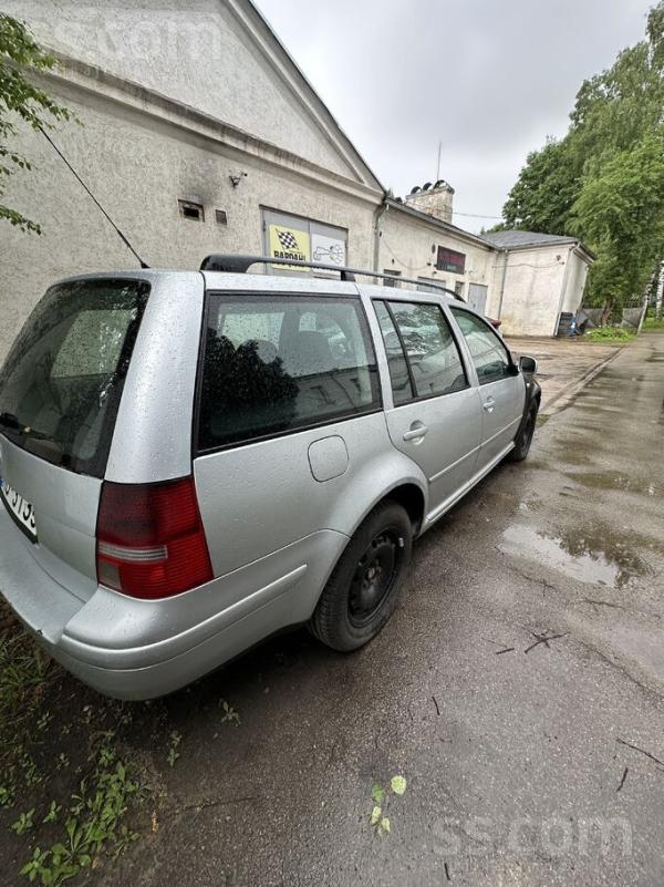 Pelēks Volkswagen Golf 2003 Rīga, ar dzinēja tilpumu 1.90 L un nobraukumu 337 tūkst. km par 1500 €, foto 4 vietnē AUTOMOTO.COM.LV