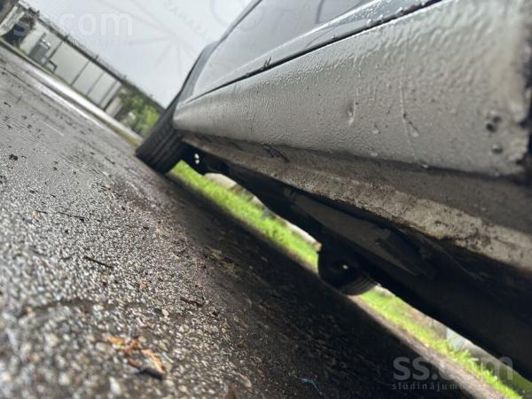 Pelēks Volkswagen Golf 2003 Rīga, ar dzinēja tilpumu 1.90 L un nobraukumu 337 tūkst. km par 1500 €, foto 10 vietnē AUTOMOTO.COM.LV