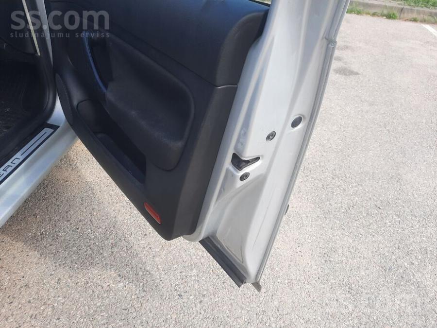 Pelēks Volkswagen Golf 2003 Daugavpils, ar dzinēja tilpumu 1.90 L un nobraukumu 356 tūkst. km par 1980 €, foto 9 vietnē AUTOMOTO.COM.LV