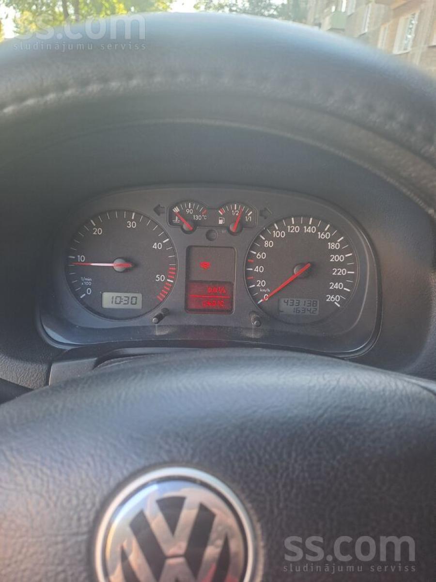 Pelēks Volkswagen Golf 2003 Daugavpils, ar dzinēja tilpumu 1.90 L un nobraukumu 433 tūkst. km par 1200 €, foto 12 vietnē AUTOMOTO.COM.LV