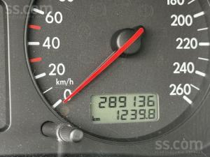Grey Volkswagen Golf 2003 in Rezekne, with an engine capacity of 1.90 L and mileage of 289 thousand km for 2999 €, photo 19 on AUTOMOTO.COM.LV