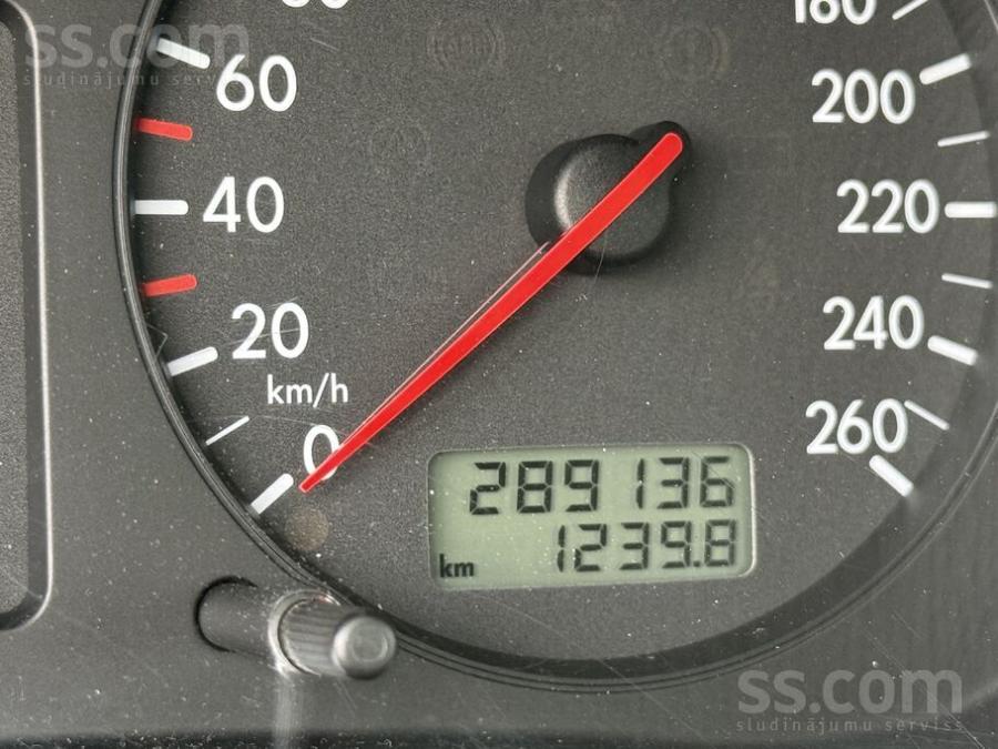 Grey Volkswagen Golf 2003 in Rezekne, with an engine capacity of 1.90 L and mileage of 289 thousand km for 2999 €, photo 19 on AUTOMOTO.COM.LV