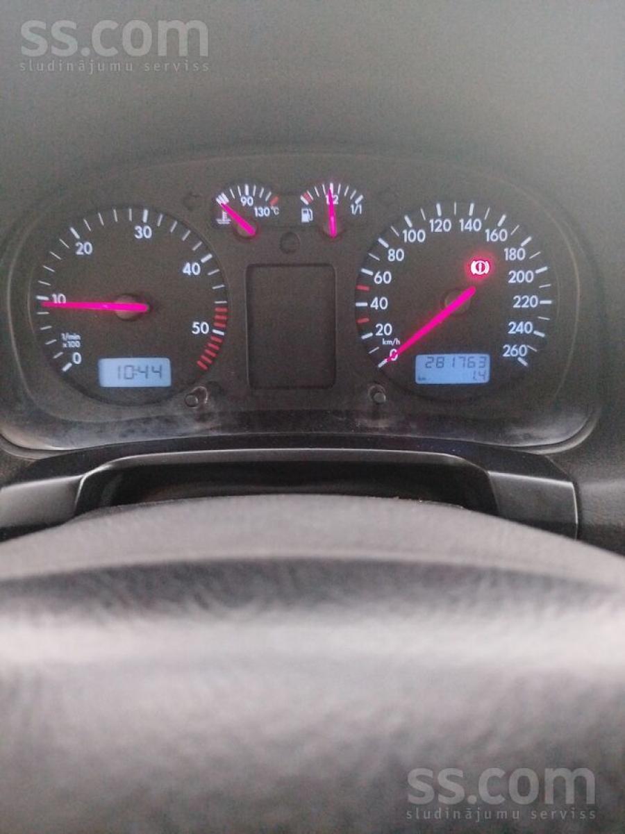 Pelēks Volkswagen Golf 2003 Rēzekne, ar dzinēja tilpumu 1.90 L un nobraukumu 282 tūkst. km par 1455 €, foto 9 vietnē AUTOMOTO.COM.LV