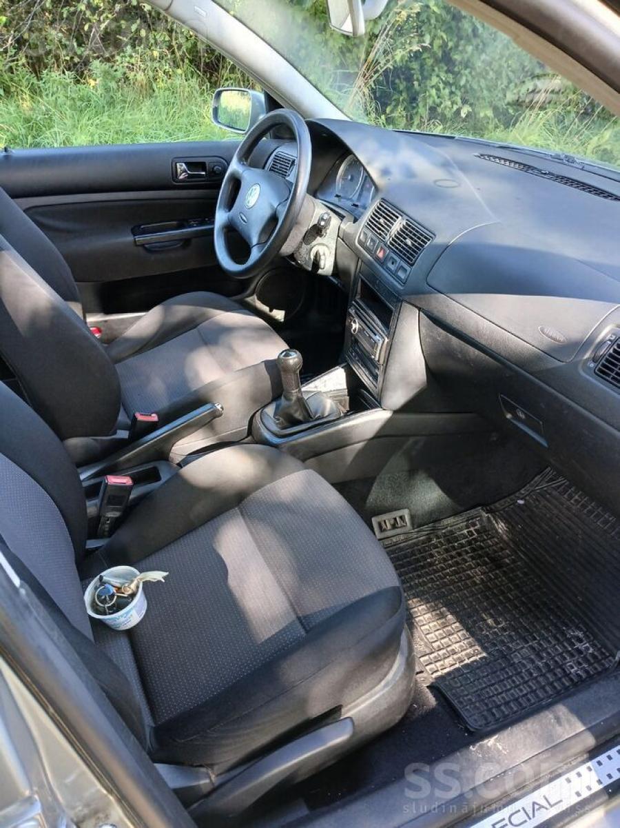 Pelēks Volkswagen Golf 2003 Jūrmala, ar dzinēja tilpumu 1.60 L un nobraukumu 311 tūkst. km par 1800 €, foto 11 vietnē AUTOMOTO.COM.LV
