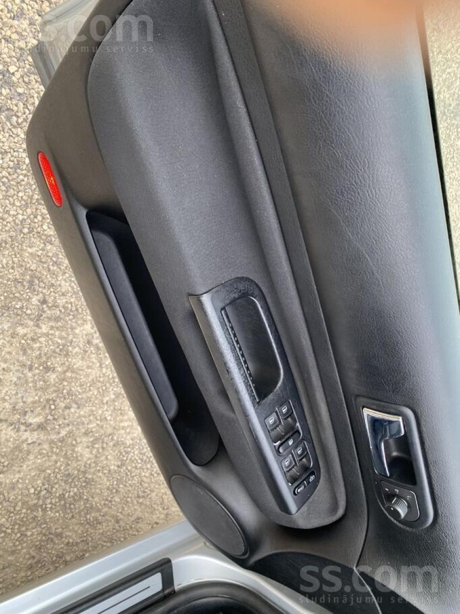 Grey Volkswagen Golf 2004 in Ludza, with an engine capacity of 1.90 L and mileage of 0 thousand km for 2350 €, photo 12 on AUTOMOTO.COM.LV