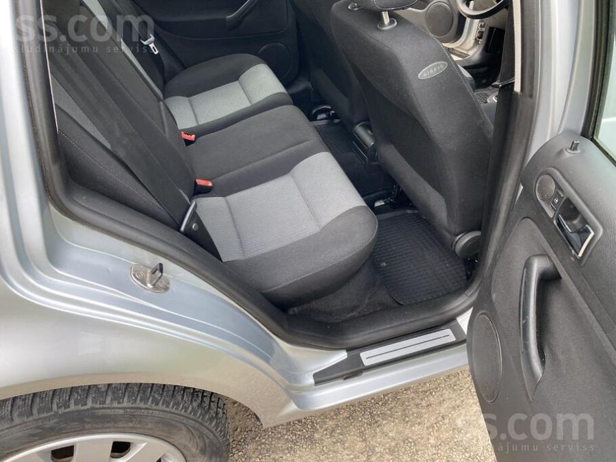 Grey Volkswagen Golf 2004 in Ludza, with an engine capacity of 1.90 L and mileage of 0 thousand km for 2350 €, photo 19 on AUTOMOTO.COM.LV