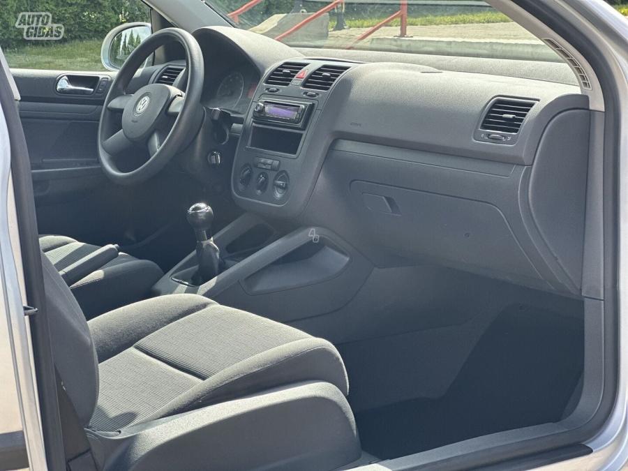 Grey Volkswagen Golf 2004 in Vilnius, with an engine capacity of 1.40 L and mileage of 205 thousand km for 2450 €, photo 30 on AUTOMOTO.COM.LV