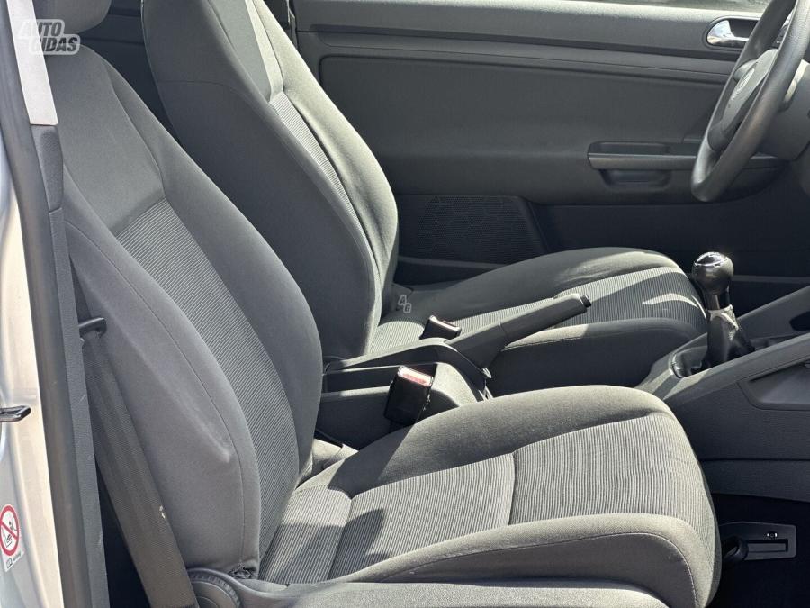 Grey Volkswagen Golf 2004 in Vilnius, with an engine capacity of 1.40 L and mileage of 205 thousand km for 2450 €, photo 31 on AUTOMOTO.COM.LV