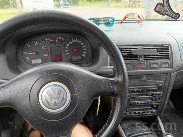 Pelēks Volkswagen Golf 2004 Jēkabpils, ar dzinēja tilpumu 1.90 L un nobraukumu 304 tūkst. km par 1350 €, foto 5 vietnē AUTOMOTO.COM.LV