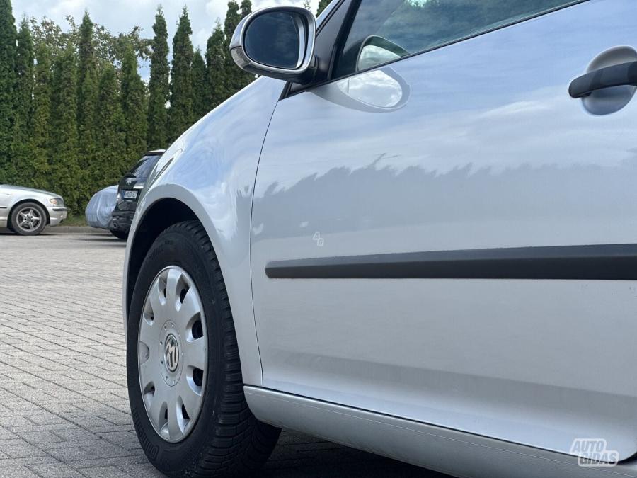 Pelēks Volkswagen Golf 2004 Viļņa, ar dzinēja tilpumu 1.40 L un nobraukumu 205 tūkst. km par 2450 €, foto 15 vietnē AUTOMOTO.COM.LV