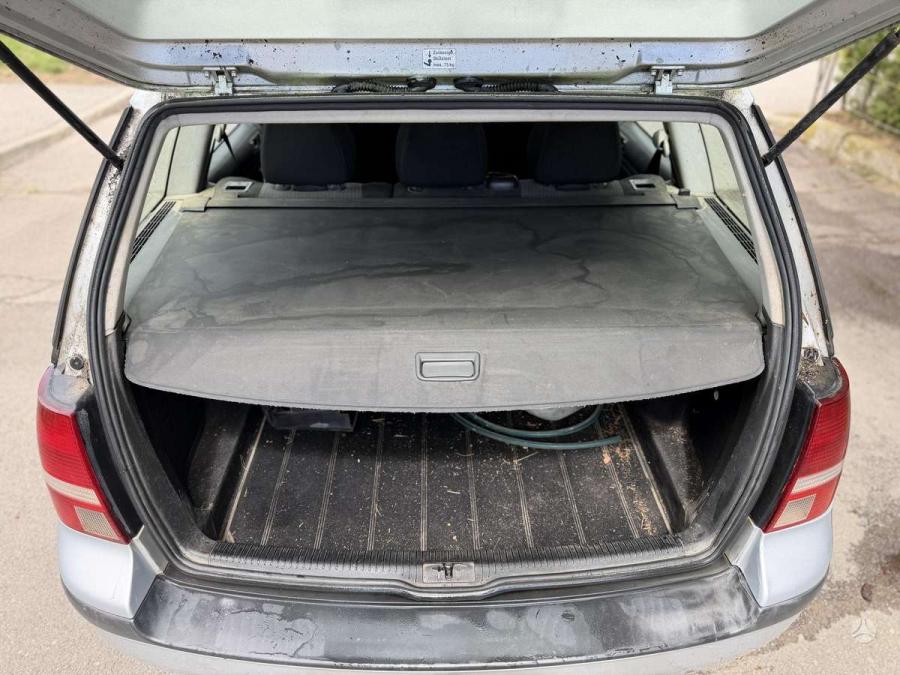 Grey Volkswagen Golf 2004 in Kaunas, with an engine capacity of 1.90 L and mileage of 289 thousand km for 1600 €, photo 12 on AUTOMOTO.COM.LV