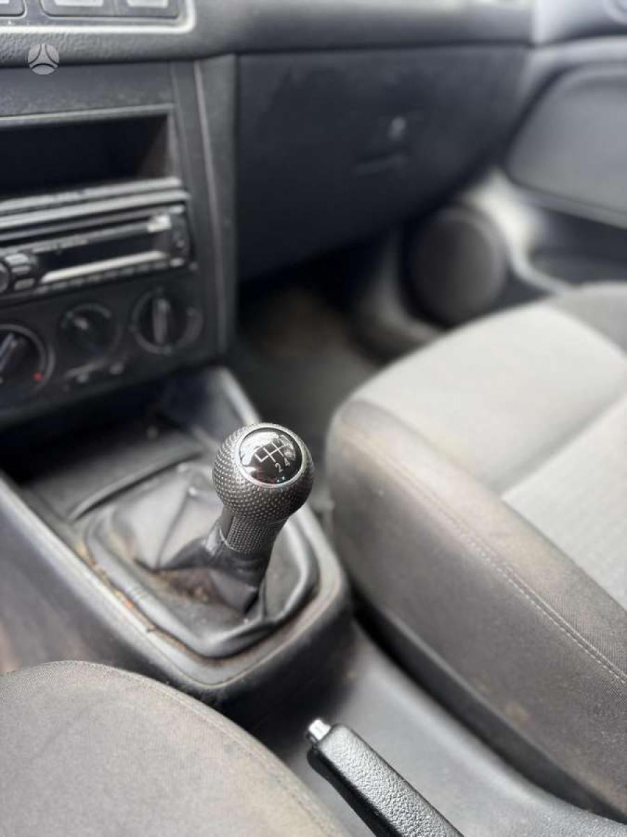 Grey Volkswagen Golf 2004 in Kaunas, with an engine capacity of 1.90 L and mileage of 289 thousand km for 1600 €, photo 18 on AUTOMOTO.COM.LV