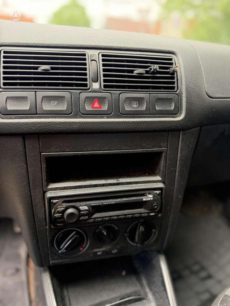 Grey Volkswagen Golf 2004 in Kaunas, with an engine capacity of 1.90 L and mileage of 289 thousand km for 1600 €, photo 19 on AUTOMOTO.COM.LV