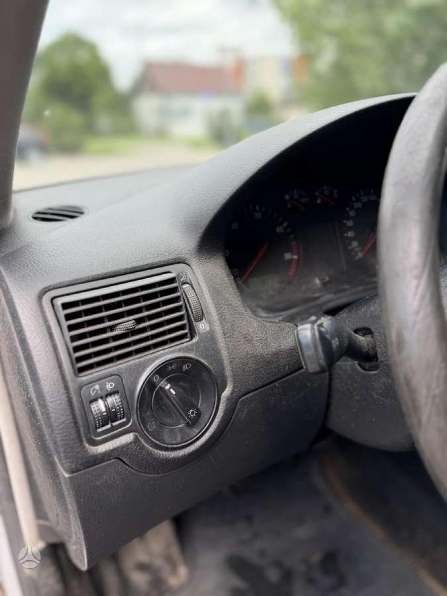 Grey Volkswagen Golf 2004 in Kaunas, with an engine capacity of 1.90 L and mileage of 289 thousand km for 1600 €, photo 20 on AUTOMOTO.COM.LV
