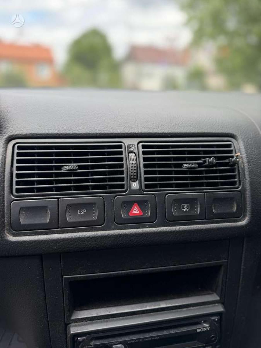 Grey Volkswagen Golf 2004 in Kaunas, with an engine capacity of 1.90 L and mileage of 289 thousand km for 1600 €, photo 22 on AUTOMOTO.COM.LV