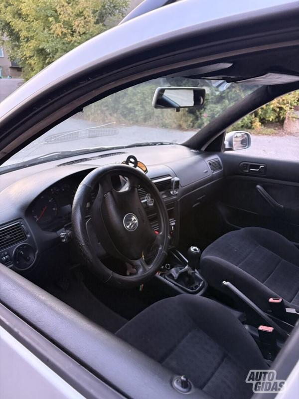 Pelēks Volkswagen Golf 2004 Kauņa, ar dzinēja tilpumu 1.90 L un nobraukumu 400 tūkst. km par 900 €, foto 9 vietnē AUTOMOTO.COM.LV