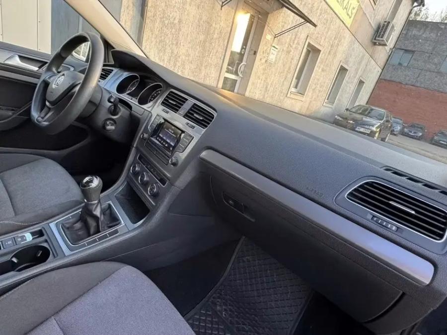 Grey Volkswagen Golf 2005 in Daugavpils, with an engine capacity of 1.60 L and mileage of 152 thousand km for 4900 €, photo 9 on AUTOMOTO.COM.LV