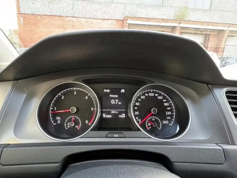 Grey Volkswagen Golf 2005 in Daugavpils, with an engine capacity of 1.60 L and mileage of 152 thousand km for 4900 €, photo 23 on AUTOMOTO.COM.LV