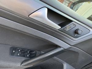 Pelēks Volkswagen Golf 2005 Rīga, ar dzinēja tilpumu 1.60 L un nobraukumu 152 tūkst. km par 6900 €, foto 5 vietnē AUTOMOTO.COM.LV