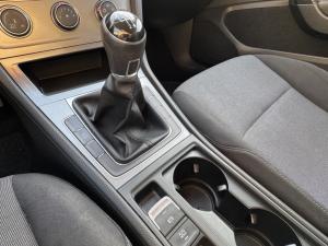 Pelēks Volkswagen Golf 2005 Rīga, ar dzinēja tilpumu 1.60 L un nobraukumu 152 tūkst. km par 6900 €, foto 17 vietnē AUTOMOTO.COM.LV