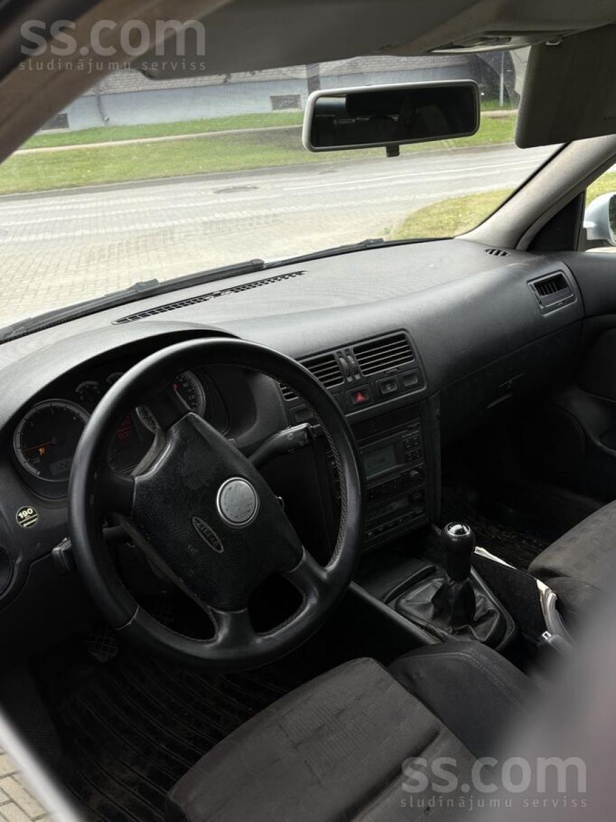 Pelēks Volkswagen Golf 2005 Kuldīga, ar dzinēja tilpumu 1.90 L un nobraukumu 256 tūkst. km par 1550 €, foto 12 vietnē AUTOMOTO.COM.LV