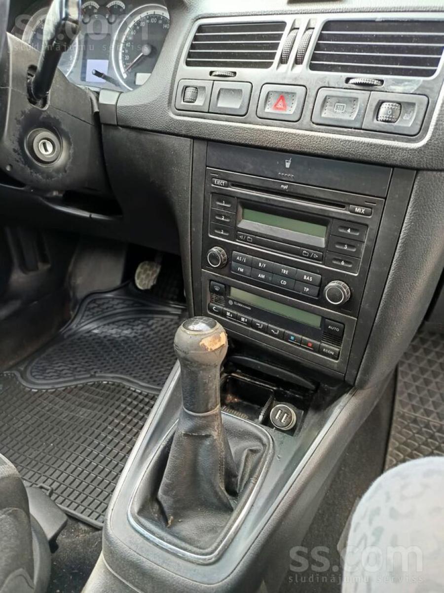 Pelēks Volkswagen Golf 2006 Jūrmala, ar dzinēja tilpumu 1.90 L un nobraukumu 257 tūkst. km par 1400 €, foto 6 vietnē AUTOMOTO.COM.LV