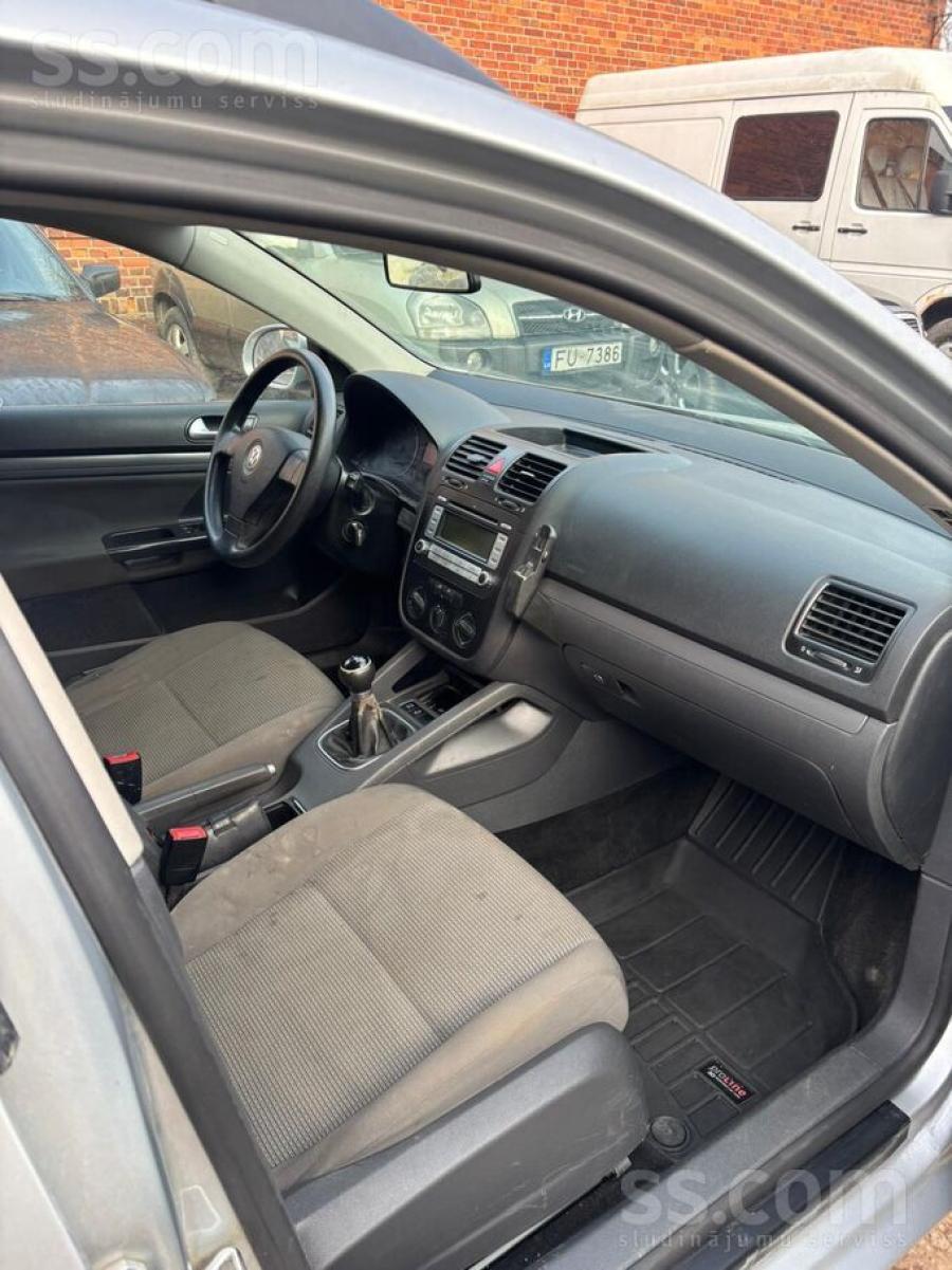 Pelēks Volkswagen Golf 2007 Liepāja, ar dzinēja tilpumu 1.90 L un nobraukumu 371 tūkst. km par 1900 €, foto 7 vietnē AUTOMOTO.COM.LV